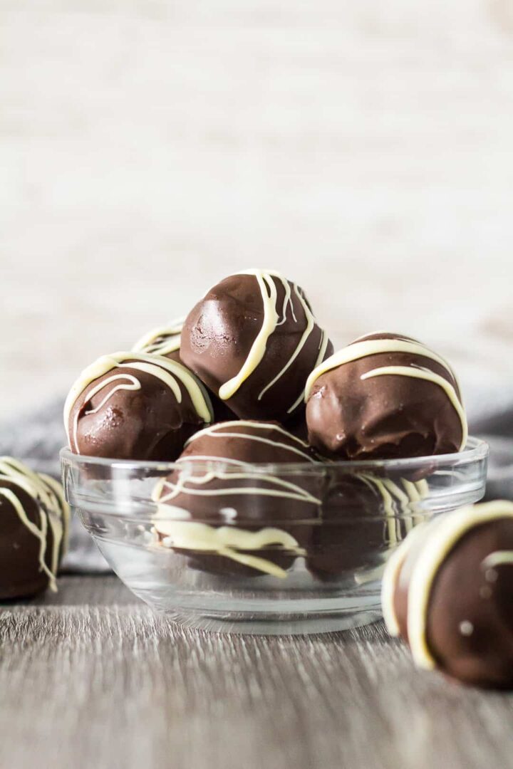 Easy Chocolate Truffles - Simply Bake